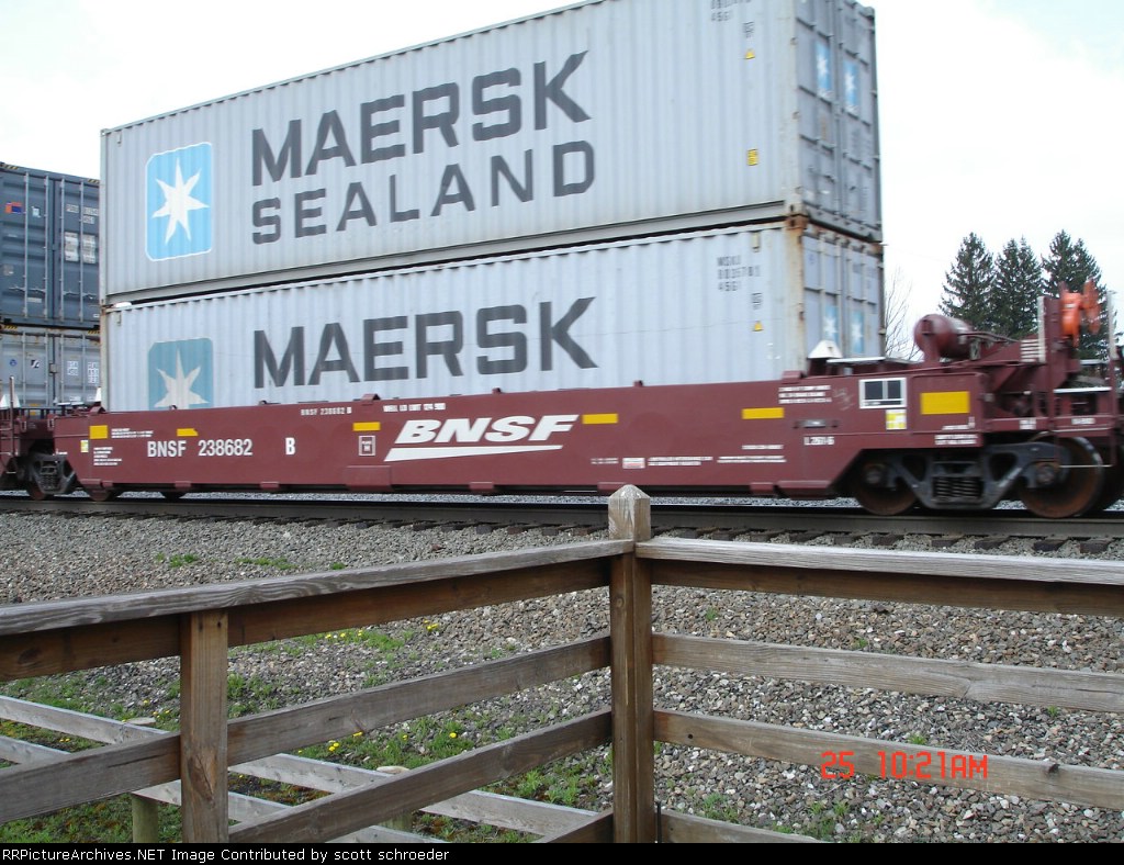 BNSF 238682B Double Stackcar w/2 MAERSK SEALAND Containers EB